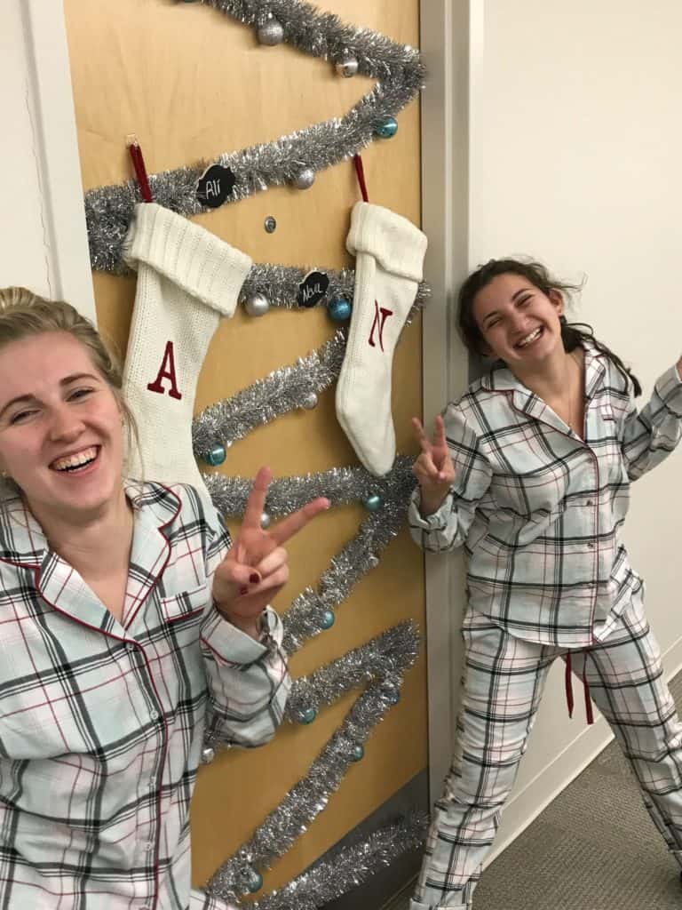 14 Christmas Dorm Decor Ideas You'll Want to Copy - College Savvy