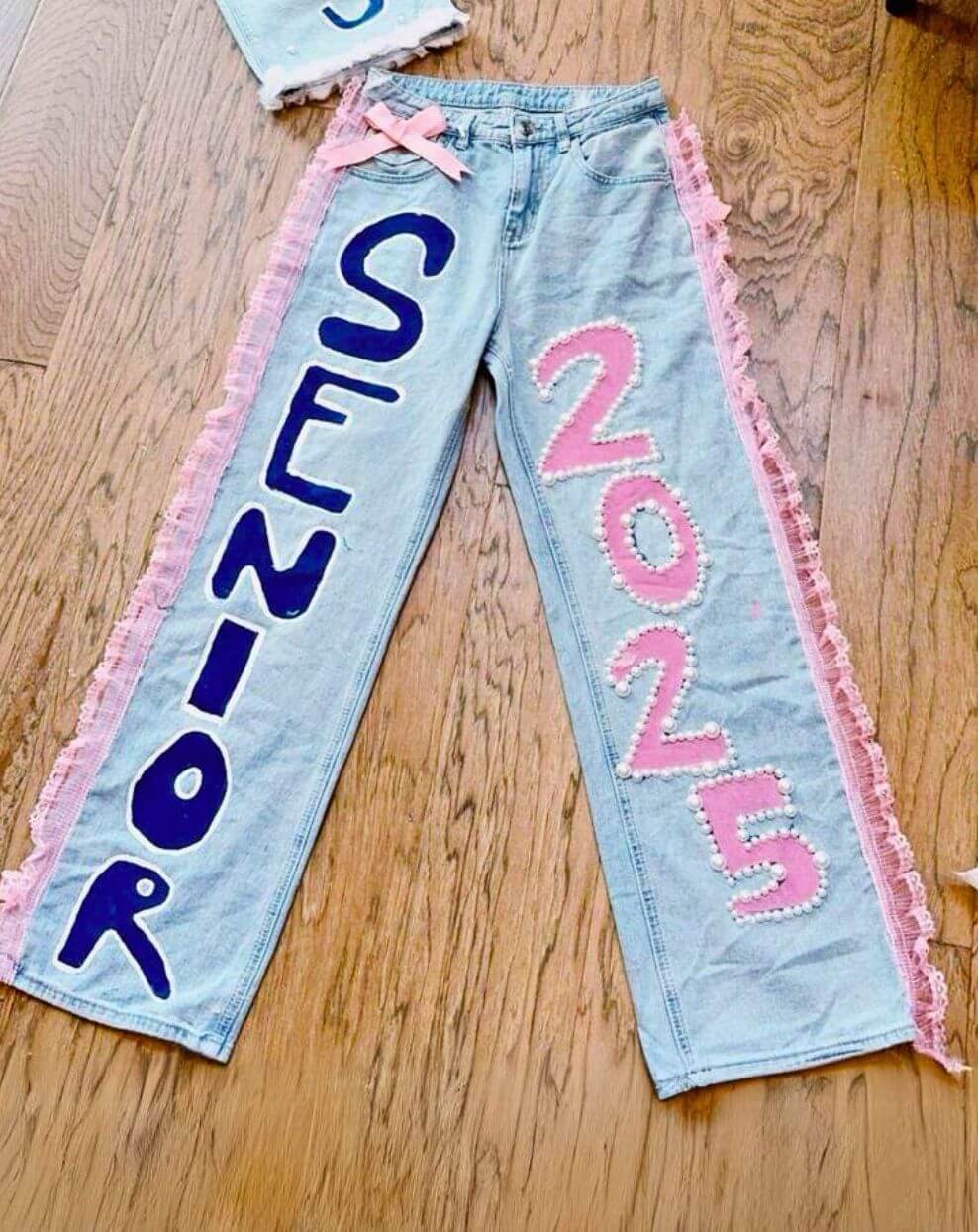 15 Cutest Senior Jeans Ideas We're Obsessing Over Right Now