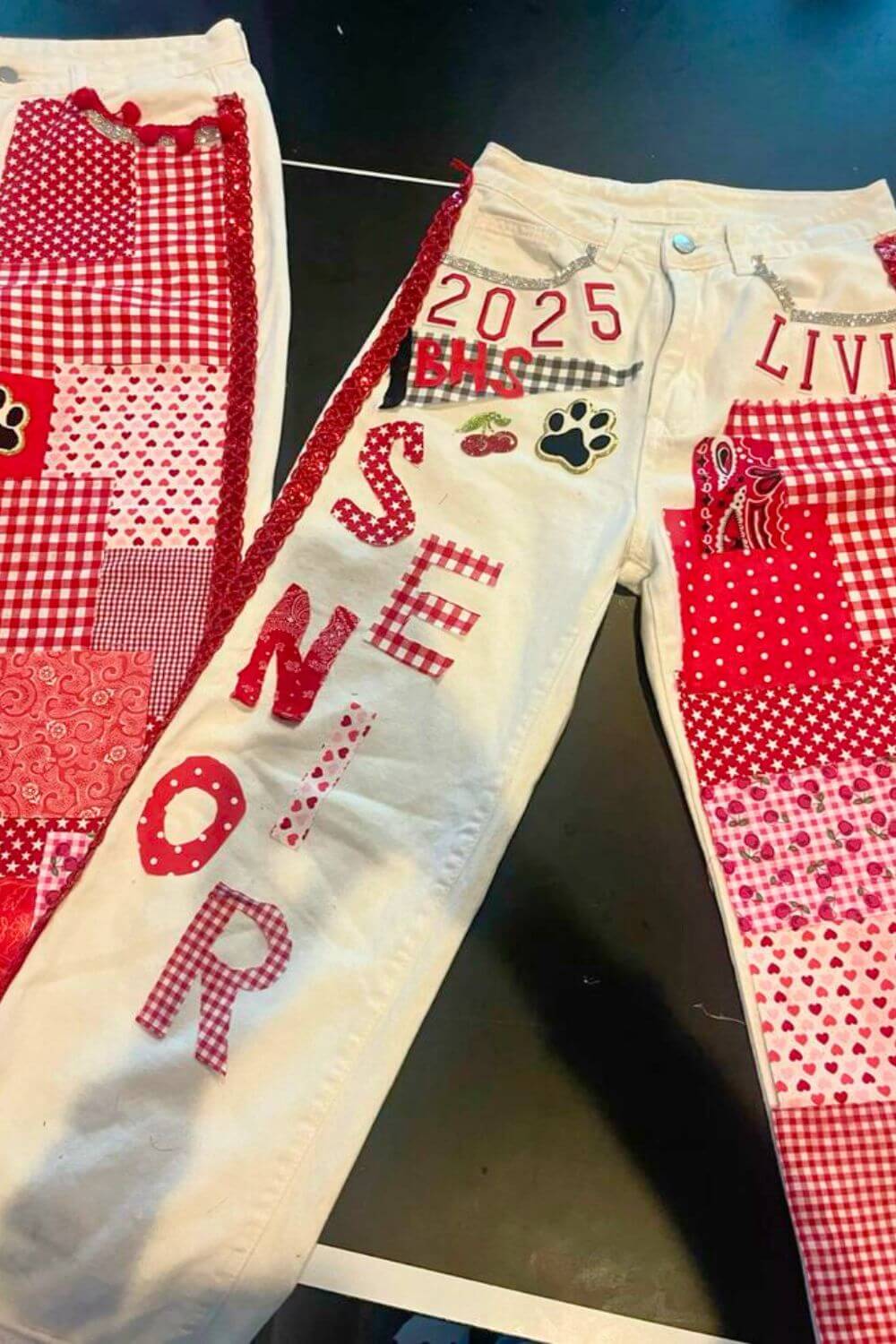 15 Cutest Senior Jeans Ideas We're Obsessing Over Right Now