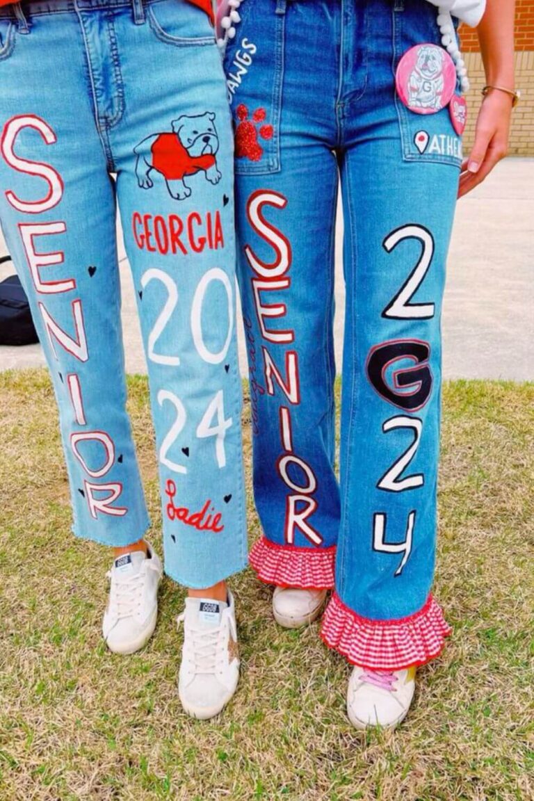15 Cutest Senior Jeans Ideas We're Obsessing Over Right Now