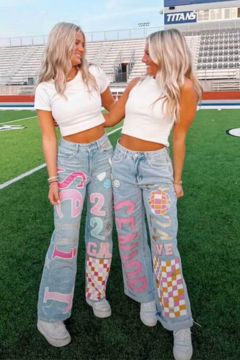 15 Cutest Senior Jeans Ideas We're Obsessing Over Right Now