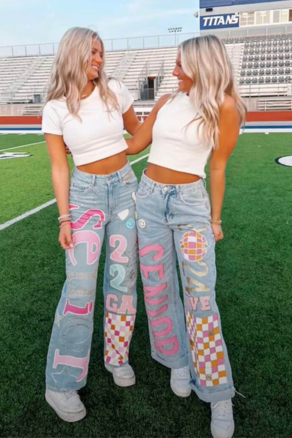 15 Cutest Senior Jeans Ideas We're Obsessing Over Right Now