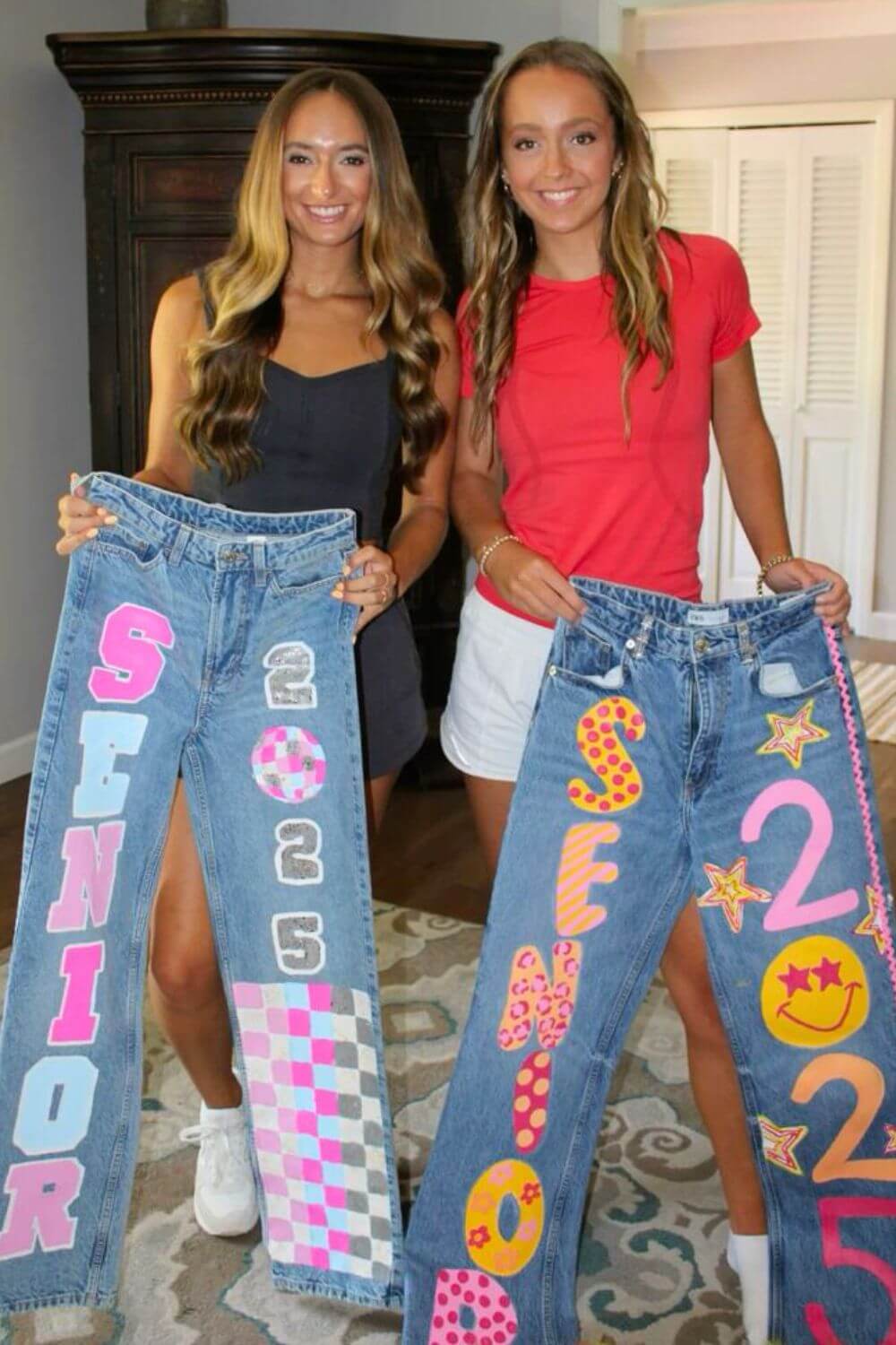 15 Cutest Senior Jeans Ideas We're Obsessing Over Right Now