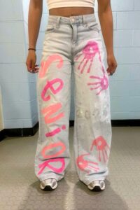 15 Cutest Senior Jeans Ideas We're Obsessing Over Right Now