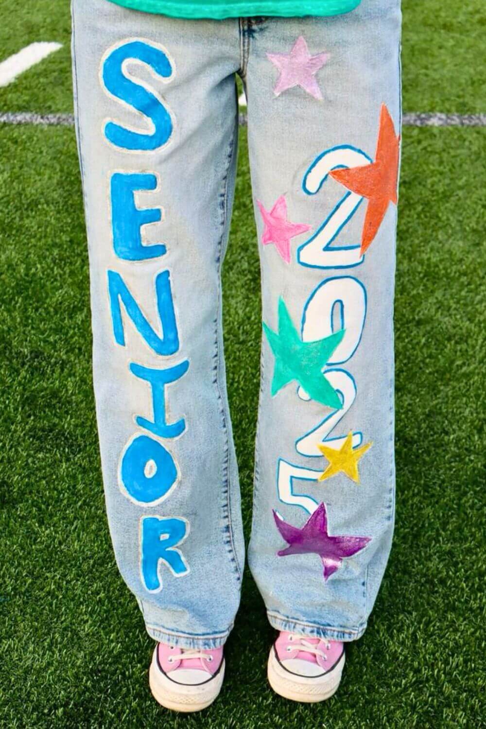 15 Cutest Senior Jeans Ideas We're Obsessing Over Right Now