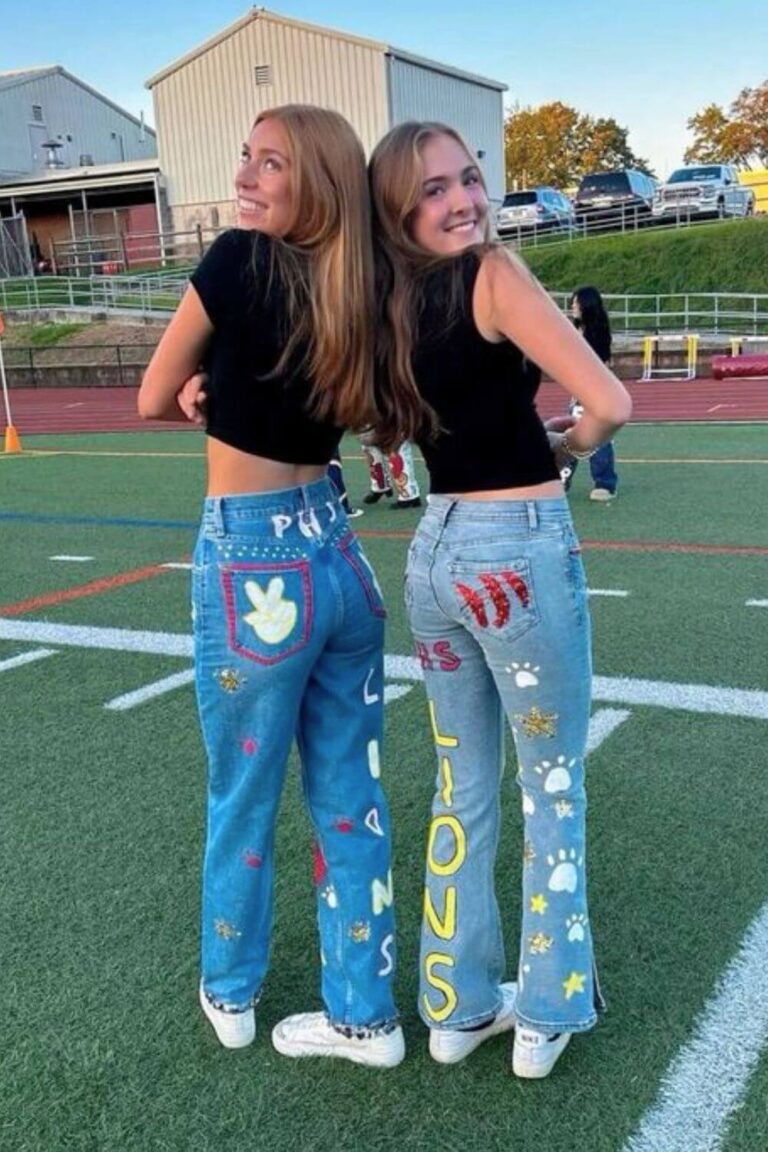 15 Cutest Senior Jeans Ideas We're Obsessing Over Right Now