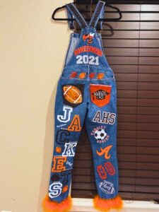 15 Cute Senior Overalls Ideas That Are Easy To DIY