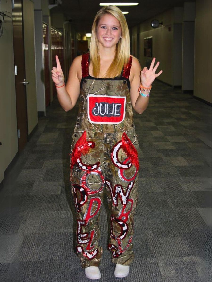 15 Cute Senior Overalls Ideas That Are Easy To DIY